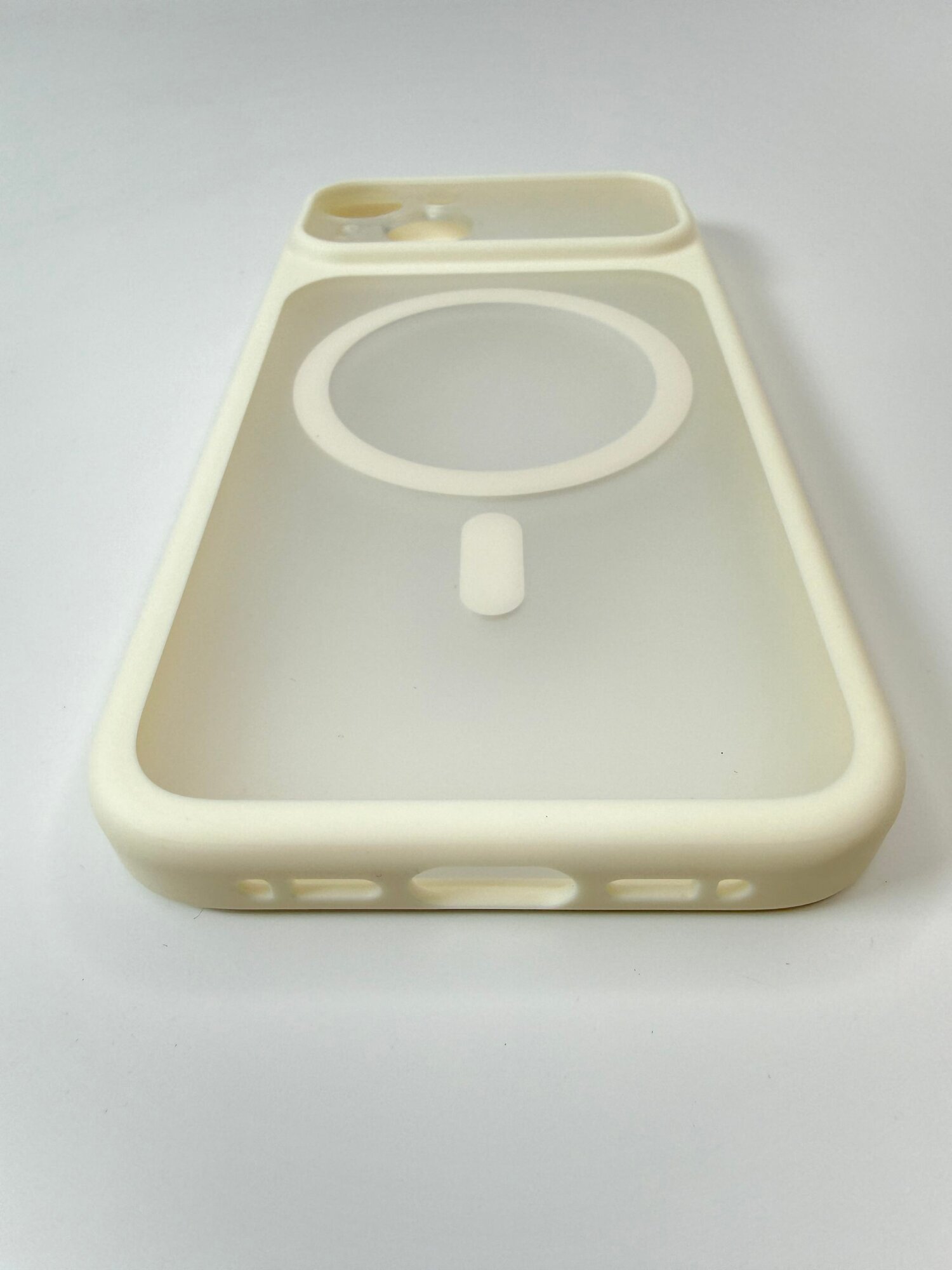 Чехол-Накладка для смартфона Apple iPhone 13, материал силикон, цвет белый — фото 1