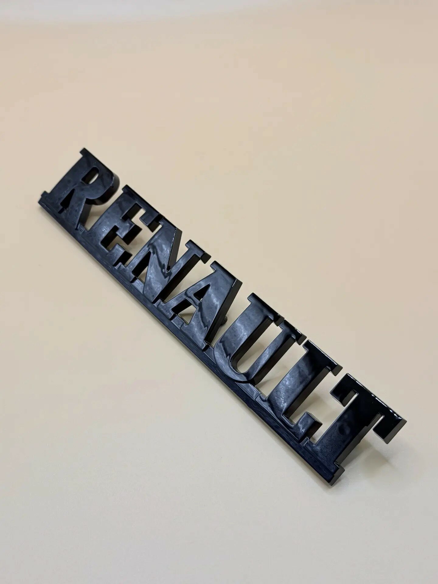Надпись эмблема на Renault Black Черный Глянец 17см