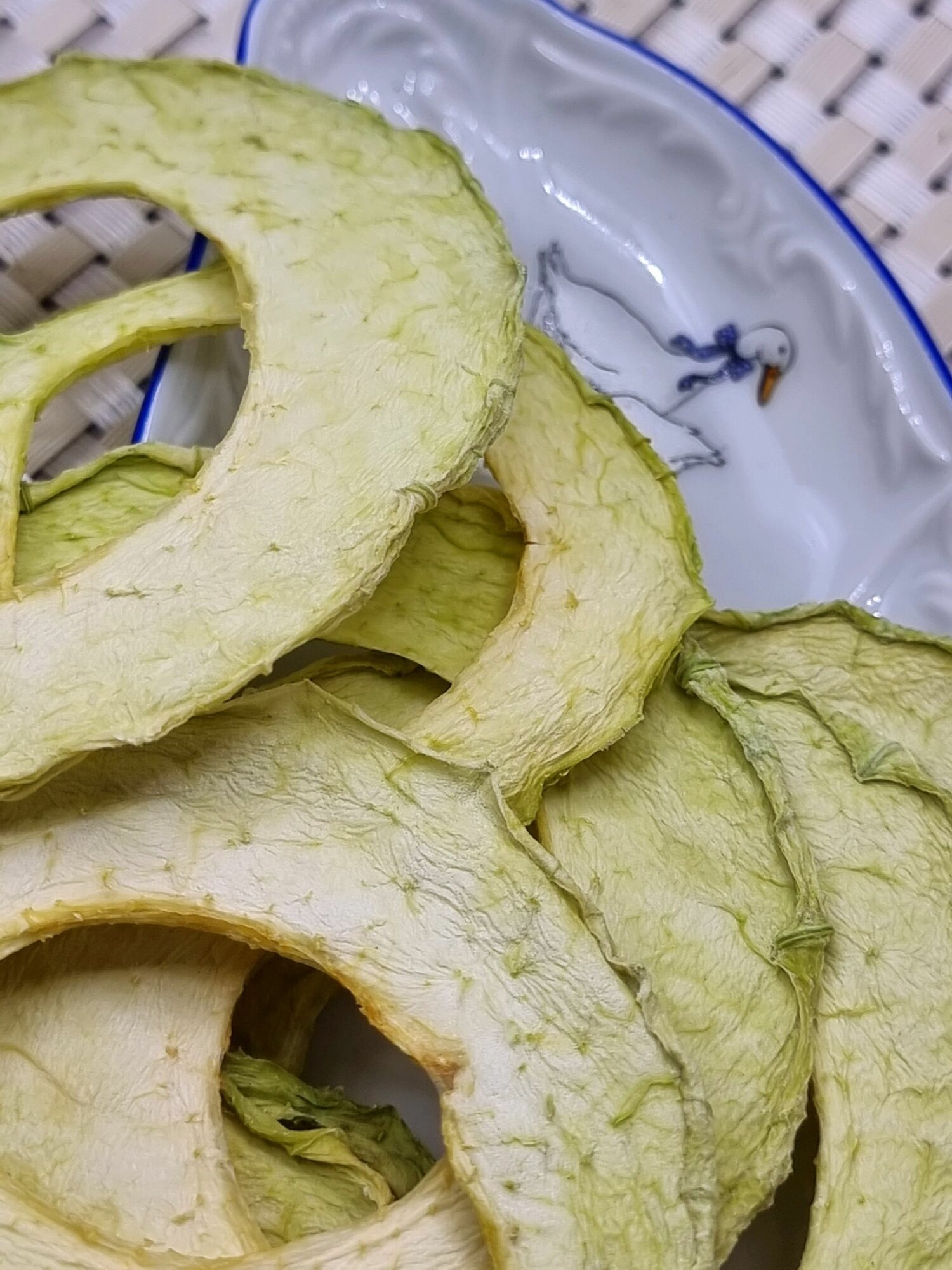 Зеленая дыня кольца чипсы
