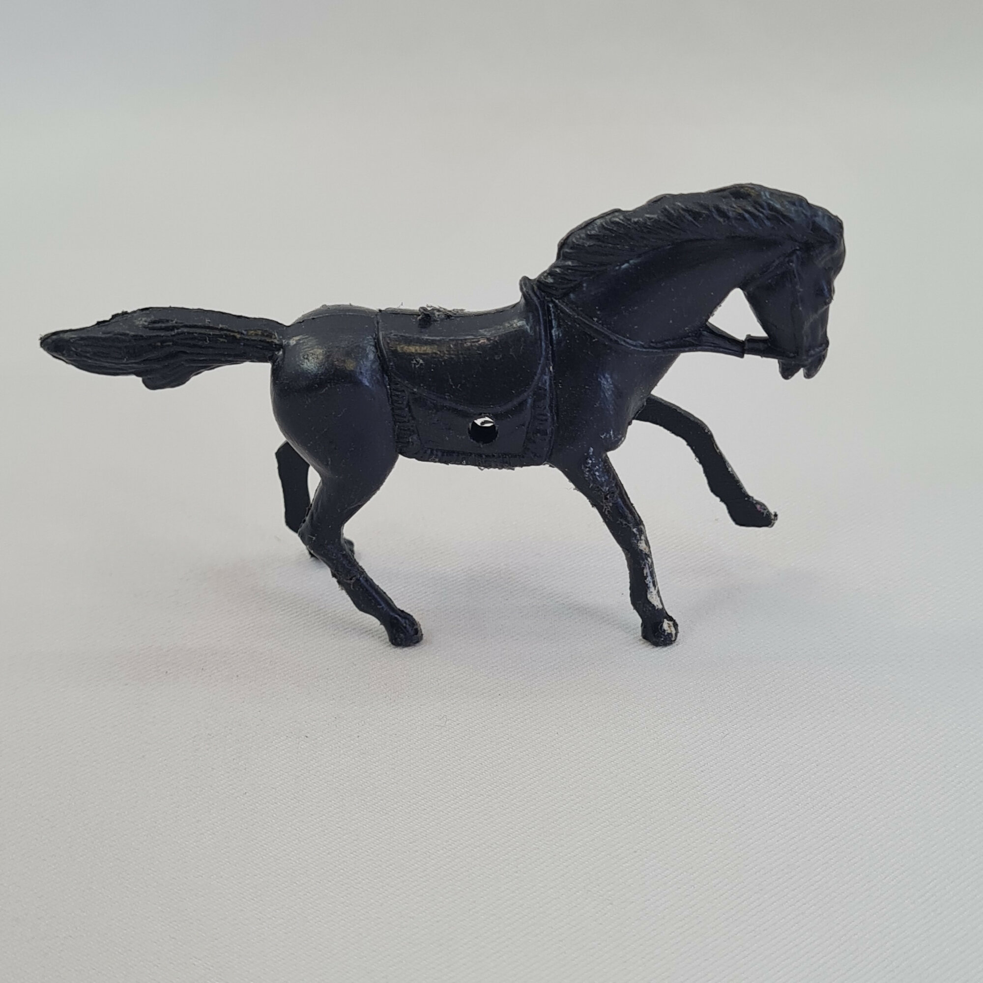 Игрушка винтажная периода СССР. Фигурка лошади с седлом для детской игровой композиции