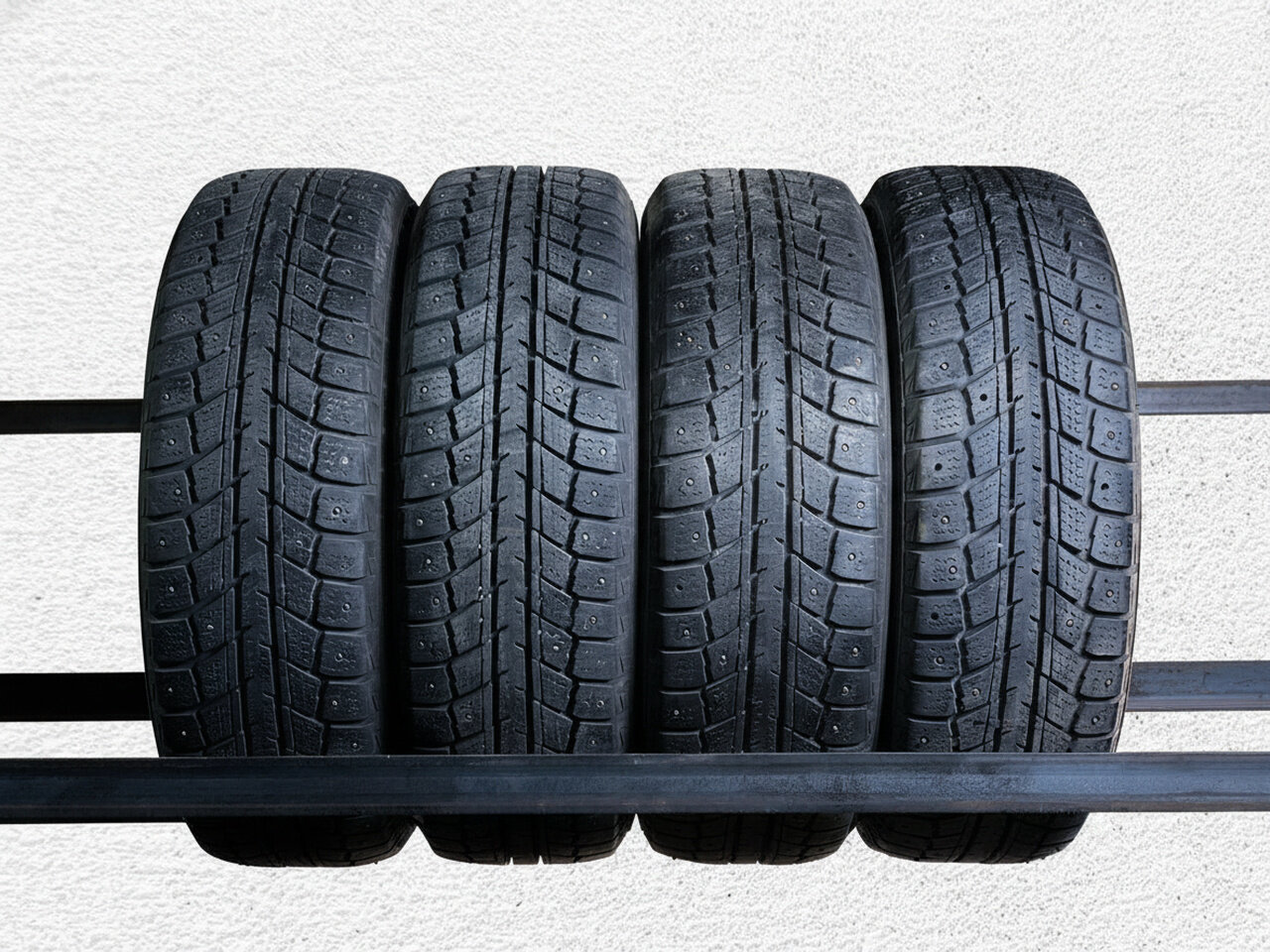 Комплект (4 шт) зимних БУ шин шипованные HORIZON HORIZON 185/60 R15 30% износ TSB040873
