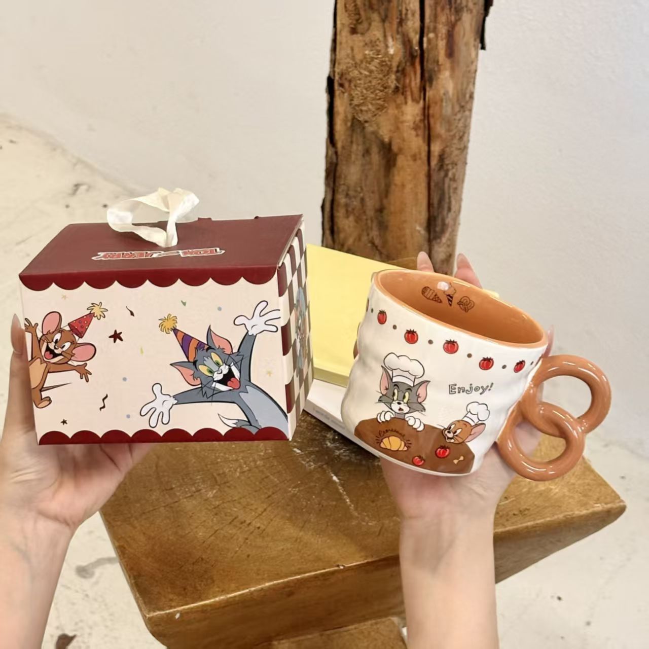 Кошки-мышки, двойная кольцевая ручка，Кружка ручка крендель в подарочной упаковке 370 мл