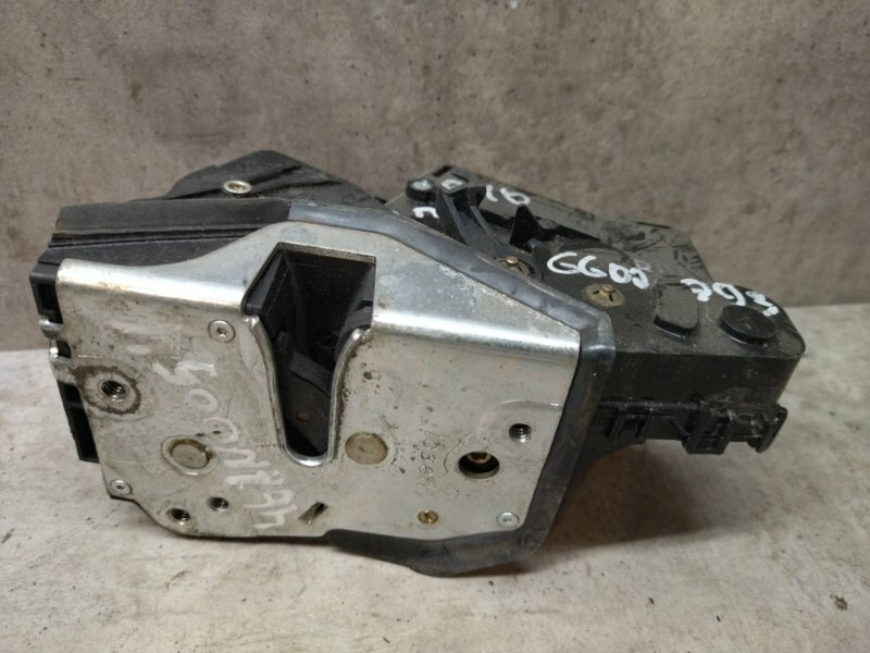 Замок двери передний правый BMW 3 E46 8206408