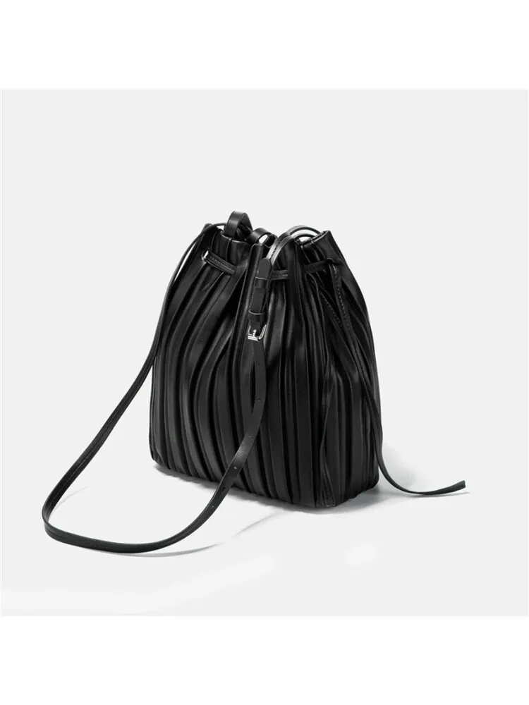 Сумка багет Zara женская черная из полиуретана 22x15x20 см — фото 1