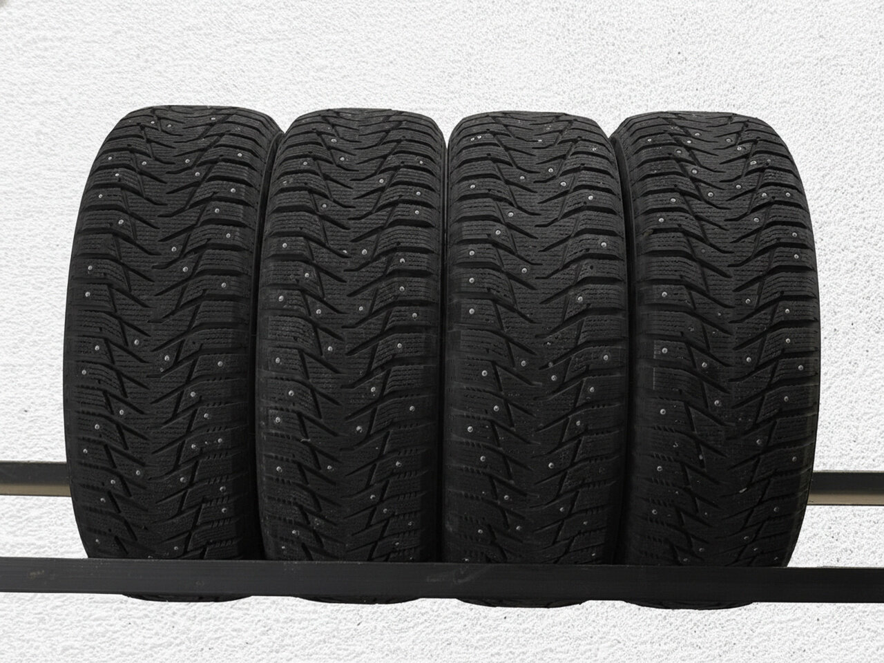 Комплект (4 шт) зимних БУ шин шипованные Sailun Ice Blazer WST 3 225/55 R17 20% износ TSB055404