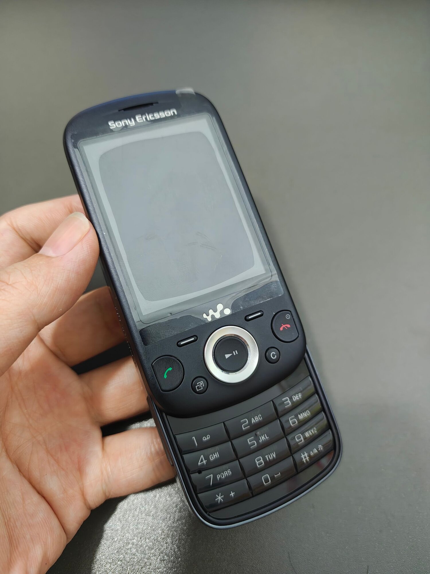 Sony Ericsson Мобильный телефон W20, черный
