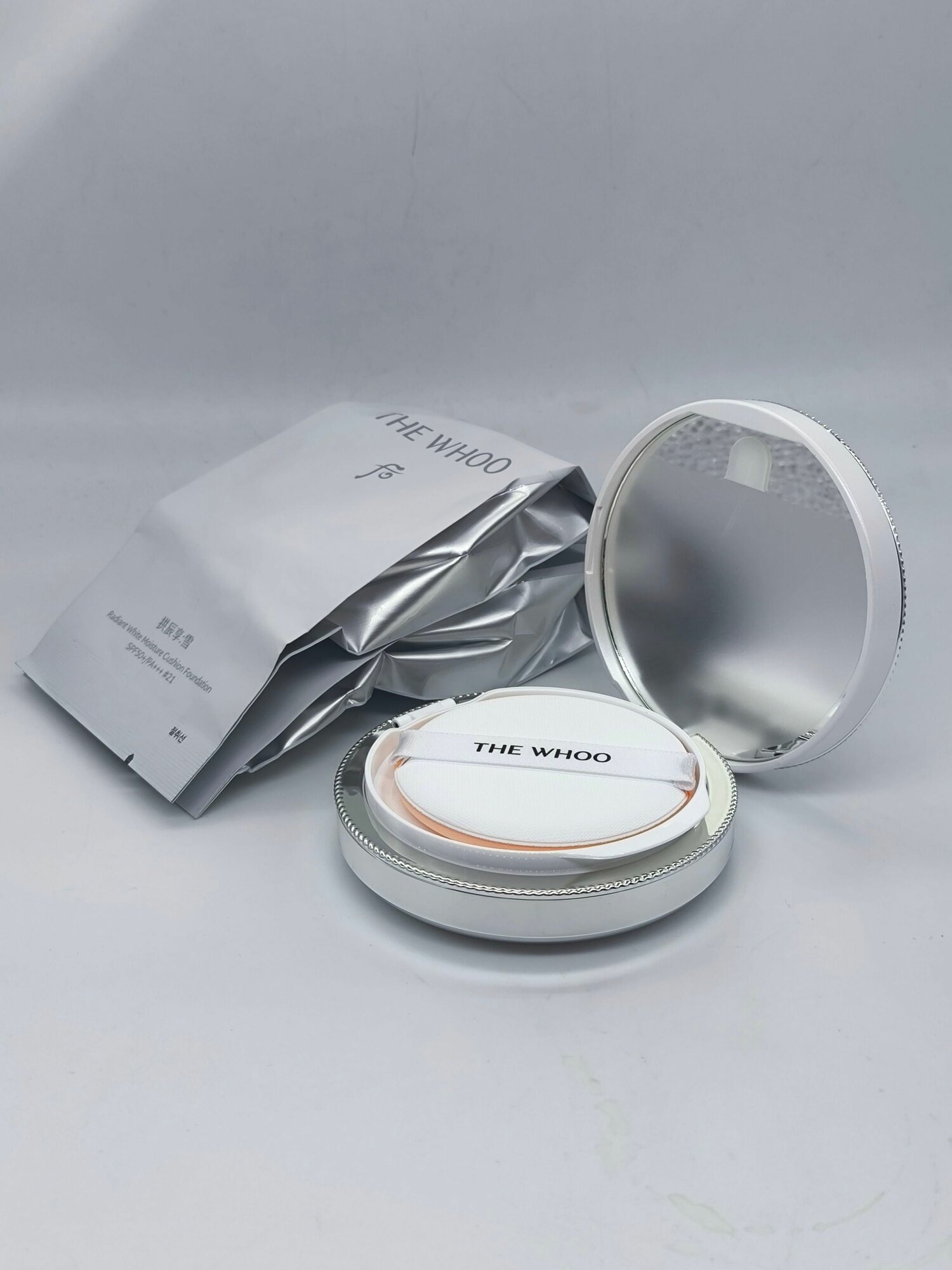 WHOO Кушон и 2 рефилла №21 Seol Radiant White Moisture Cushion