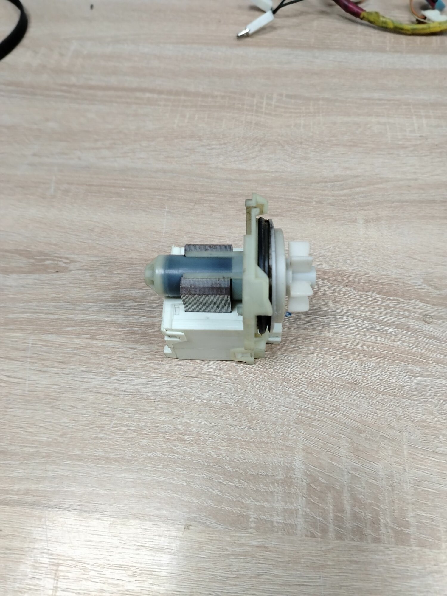 Сливной насос (помпа) для стиральной машины Bosch, Siemens, Ardo, Whirlpool. 9000184084.