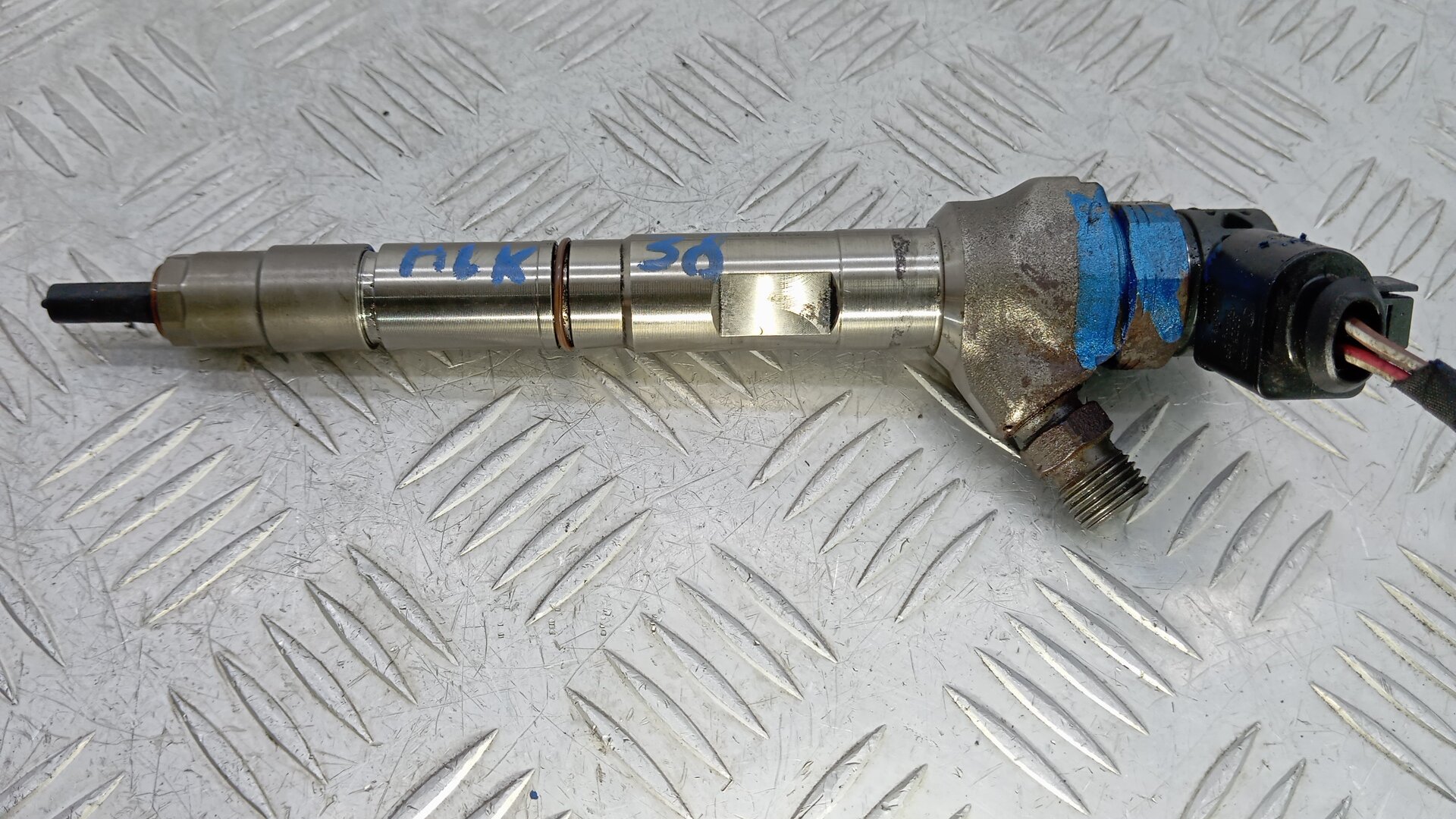 Форсунка дизельная VOLKSWAGEN PASSAT B8, Номер 0445110473