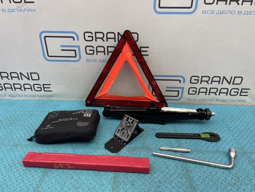 Набор инструментов Mercedes-Benz M-Class 2014 W166 642.826 3.0 OEM A1718990261