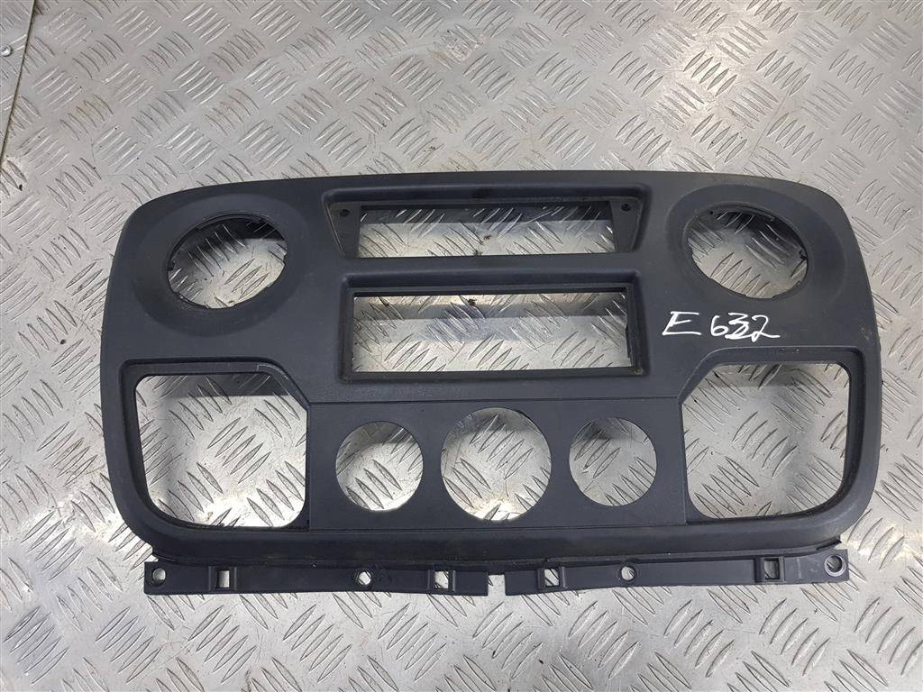 Накладка торпедо Б/У для Renault Master III (2010—2014) 682600025R