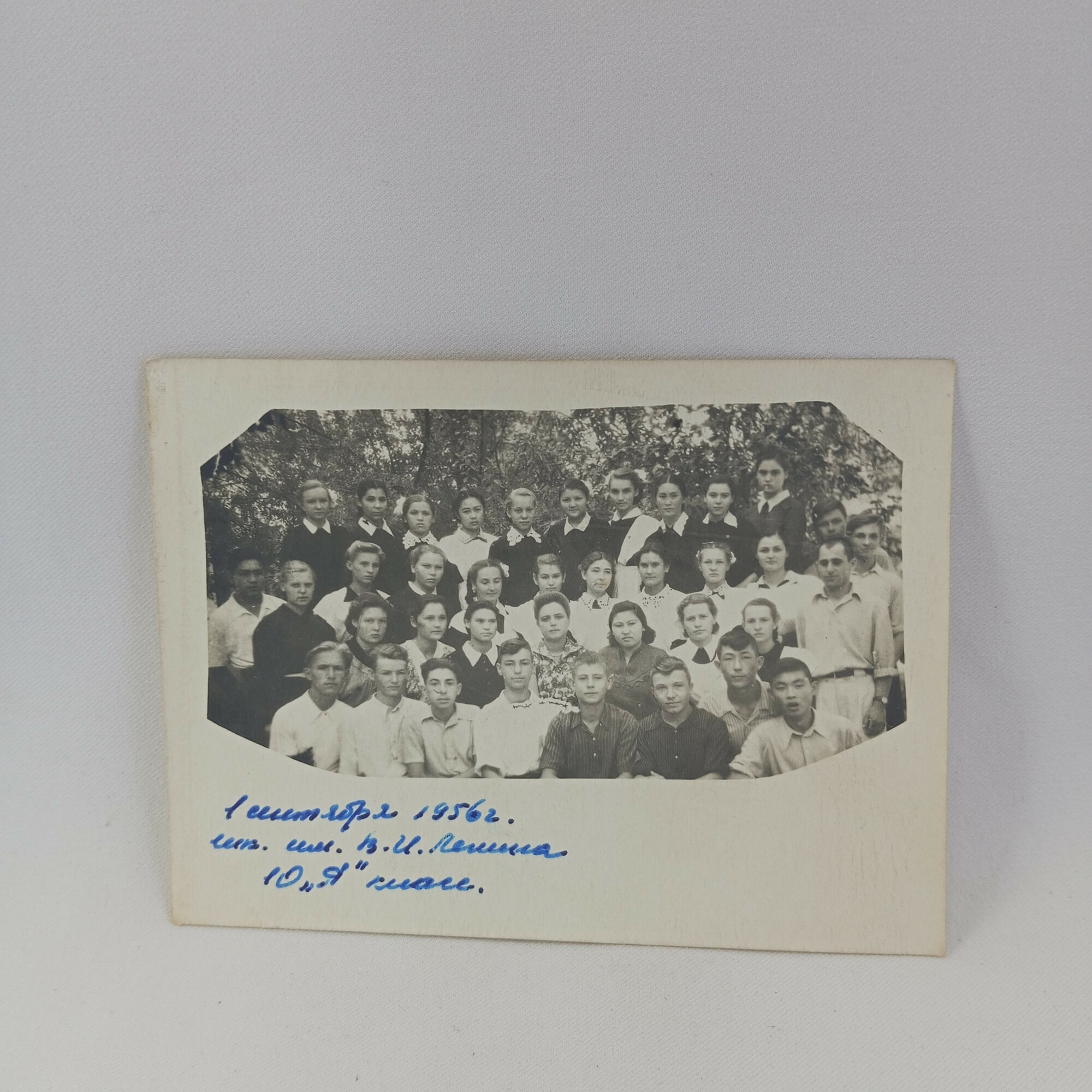 Фотография винтажная, СССР. Групповой снимок школьного класса 1956 года на картоне