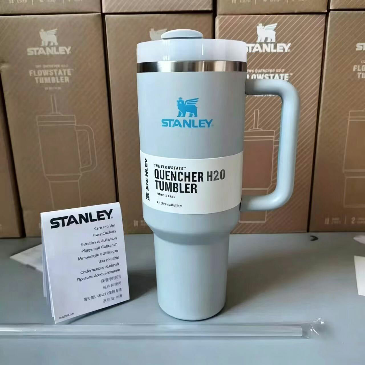 Автомобильная кружка Stanley объемом 40 унций, с двойными вакуумными стенками и теплоизоляцией.