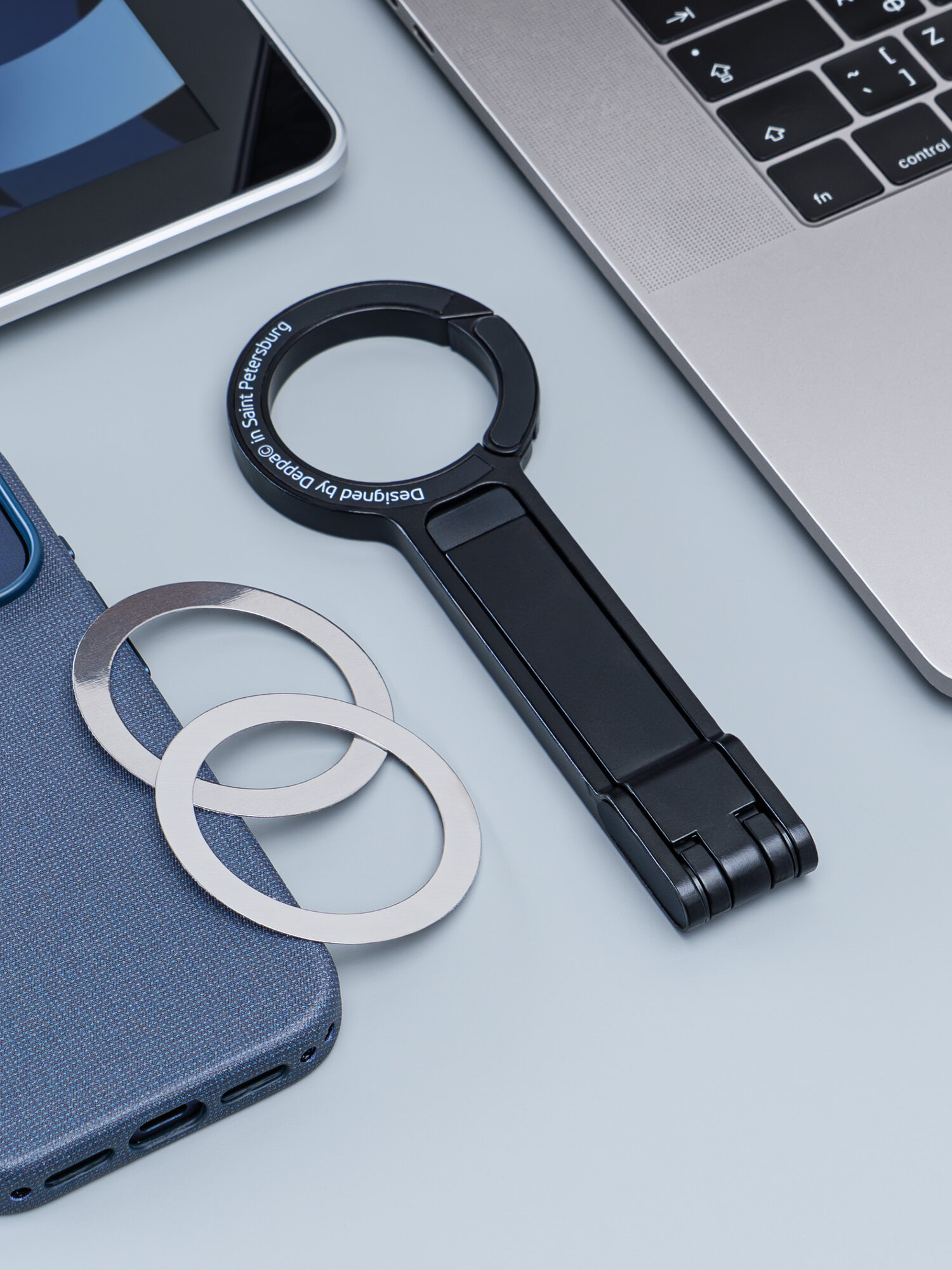 Магнитная подставка с карабином для телефона, MagSafe, компактная и легкая, черный, металл, Deppa, 47197