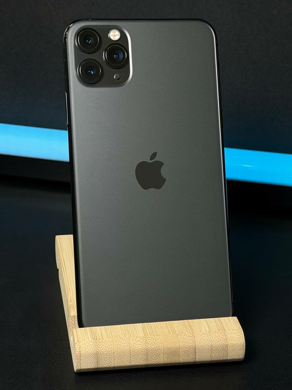 Смартфон Apple iPhone 11 Pro Max, 64 ГБ, 84%, nano-SIM + eSIM, черный