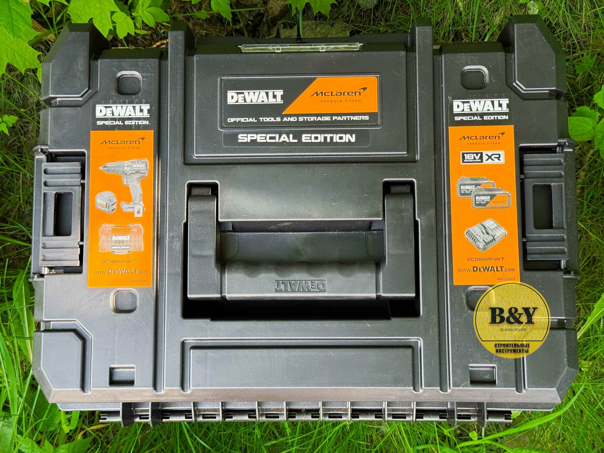 Аккумуляторная дрель шуруповерт DeWalt McLaren DCD86MP2KT 18В