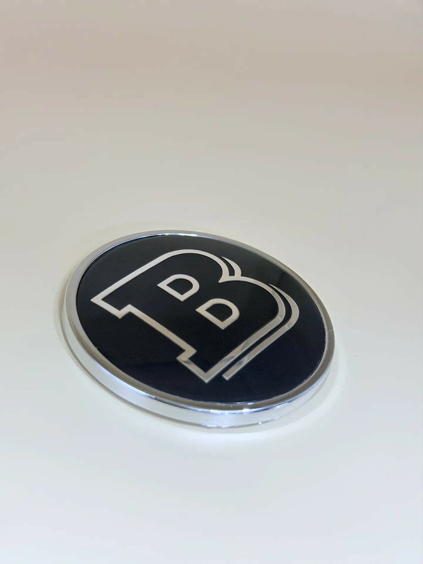 Эмблема знак на капот Mercedes Benz Brabus 57мм на скотче
