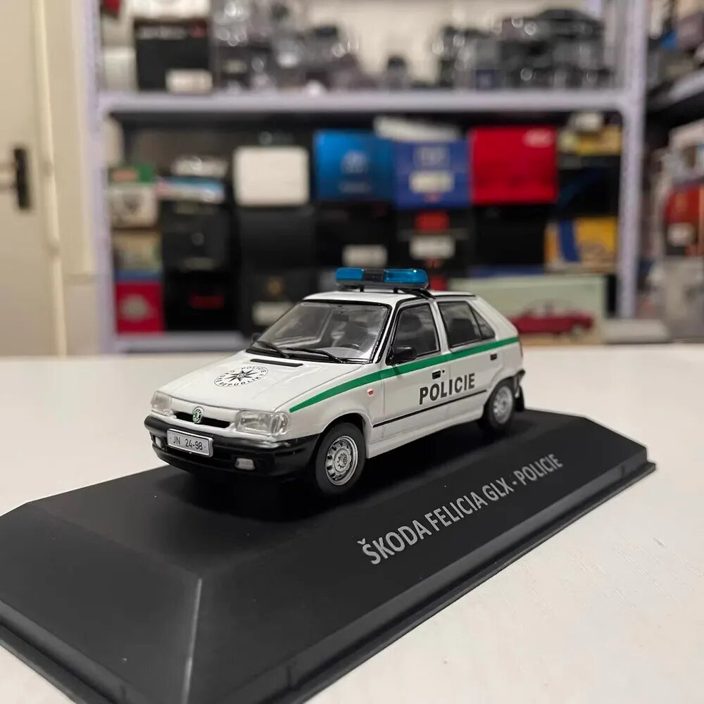 1:43 De Agostini Skoda Felicia GLX Czech Police Diecast Model Модель коллекционная-без упаковочной коробки