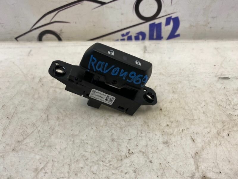 Кнопка центрального замка Ravon R4 2017 94745840 B15D2 (с пробегом)