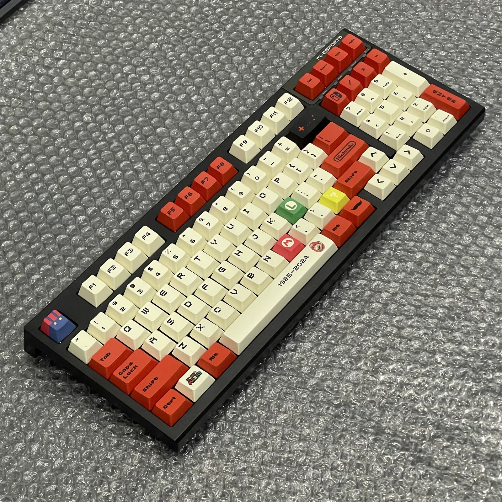 Feeling 980V2 Pro Беспроводная Механическая Клавиатура с Красной Переключателем 98-Клавишная Черная с Темой Марио 8 для