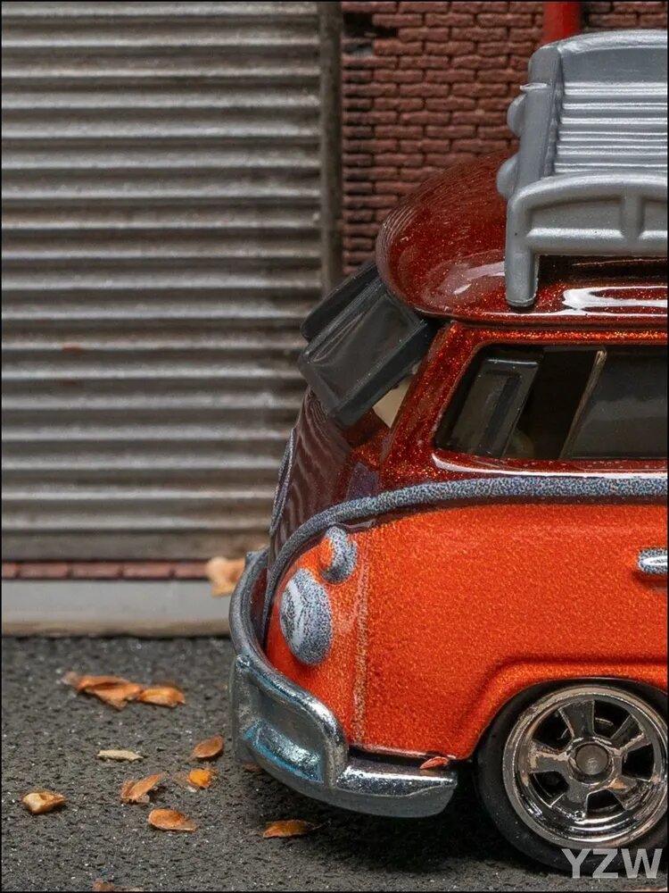 Игрушечная машинка Hot Wheels Premium 1967 Volkswagen Samba Bus, масштаб 1:64, металл, оранжевый — фото 1