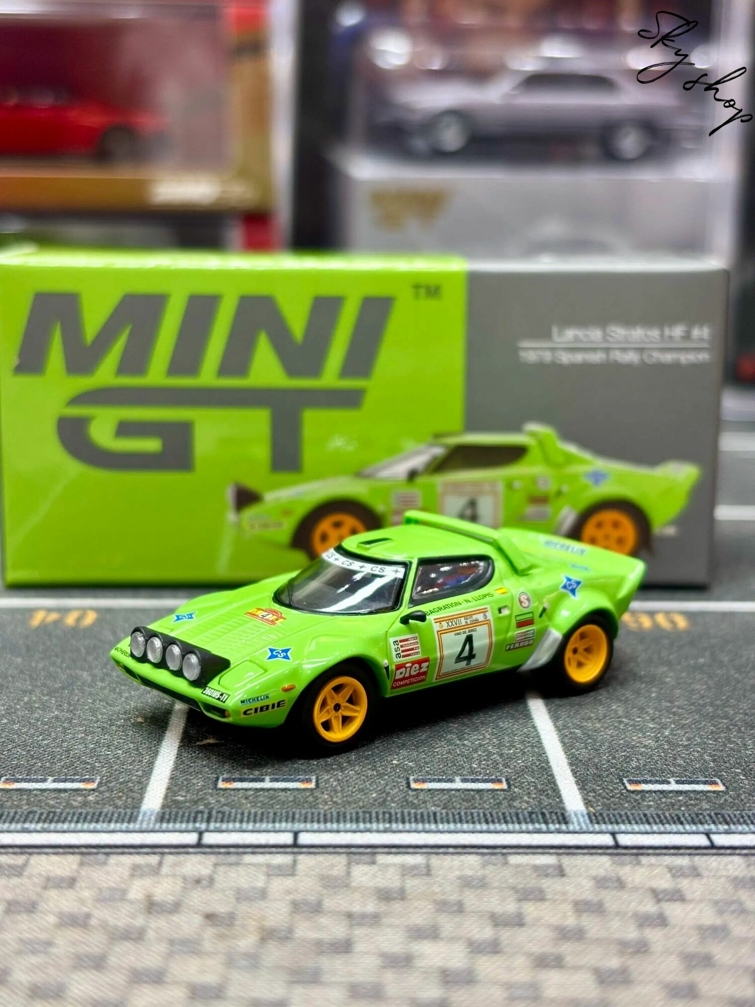 Машинка MINI GT 1:64 #1050 Lancia Stratos HF #4 1979 Spanish Rally Champion модельки машин металлические