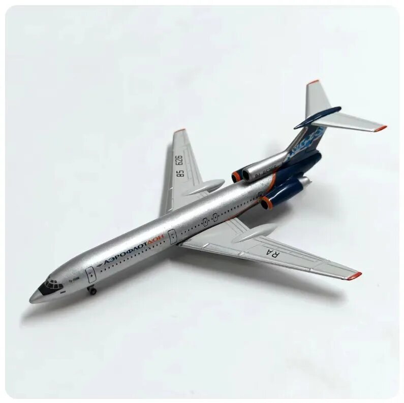 Масштабная модель самолёта Ту-154Б-2 (Россия) коллекционная фигурка