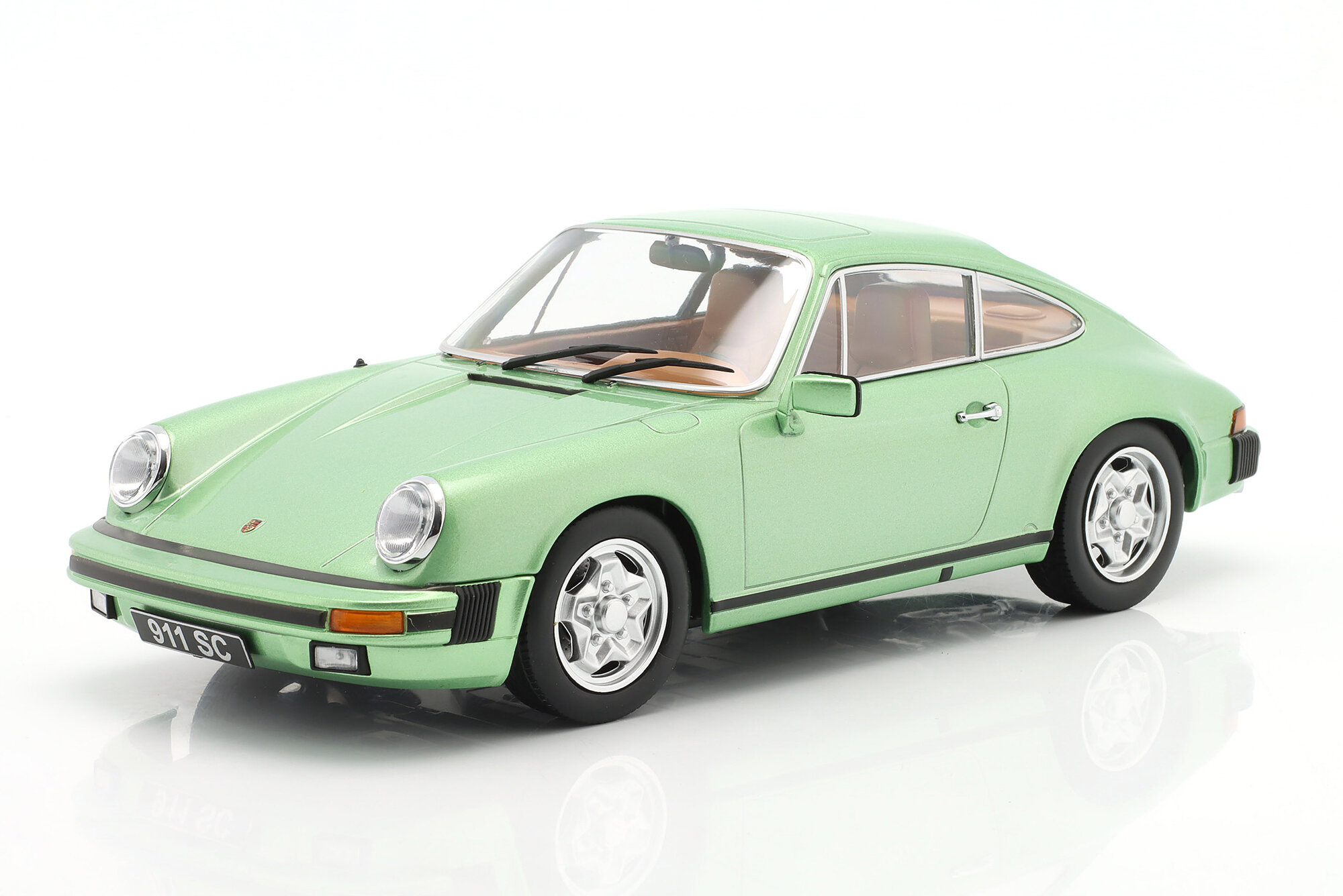 Модель коллекционная KK-SCALE Porsche 911 sc coupe 1978 light green metallic