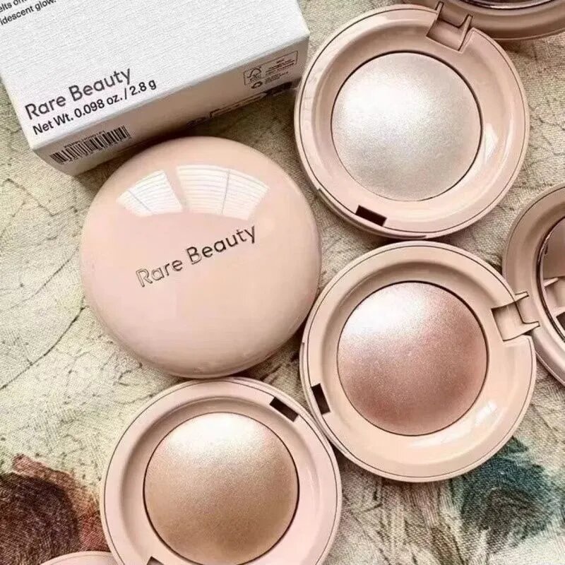 Хайлатер Rare Beauty Водянистое Свечение 2.8 г