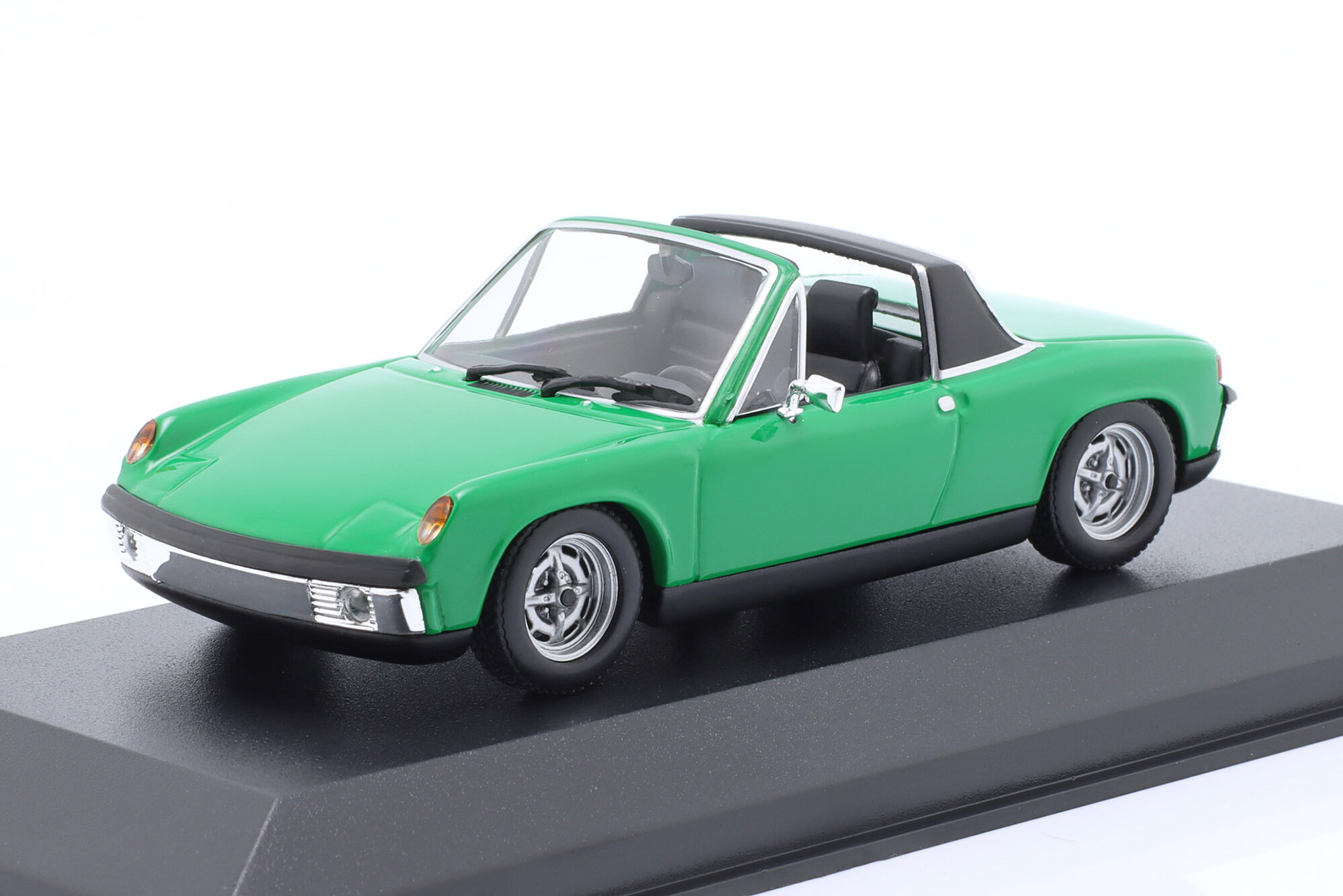 Модель коллекционная MAXICHAMPS Vw volkswagen porsche 914/4 1972 green