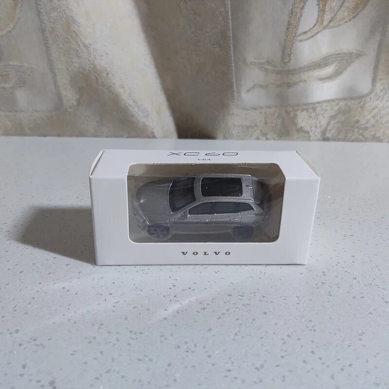 Металлическая модель автомобиля JERREN XC60 1:64