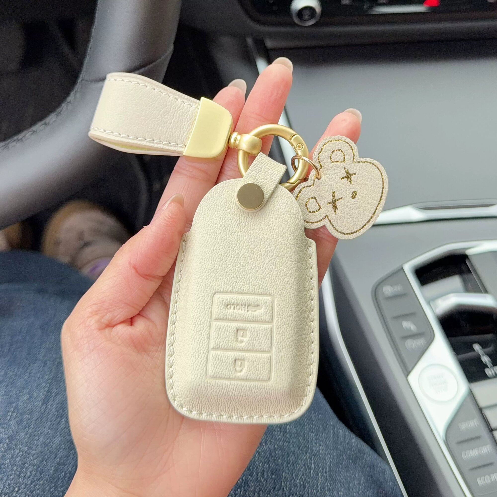 Чехол для ключей Acura из пастельной кожи с молокшейк-короткой пряжкой и молокшейк-медведем