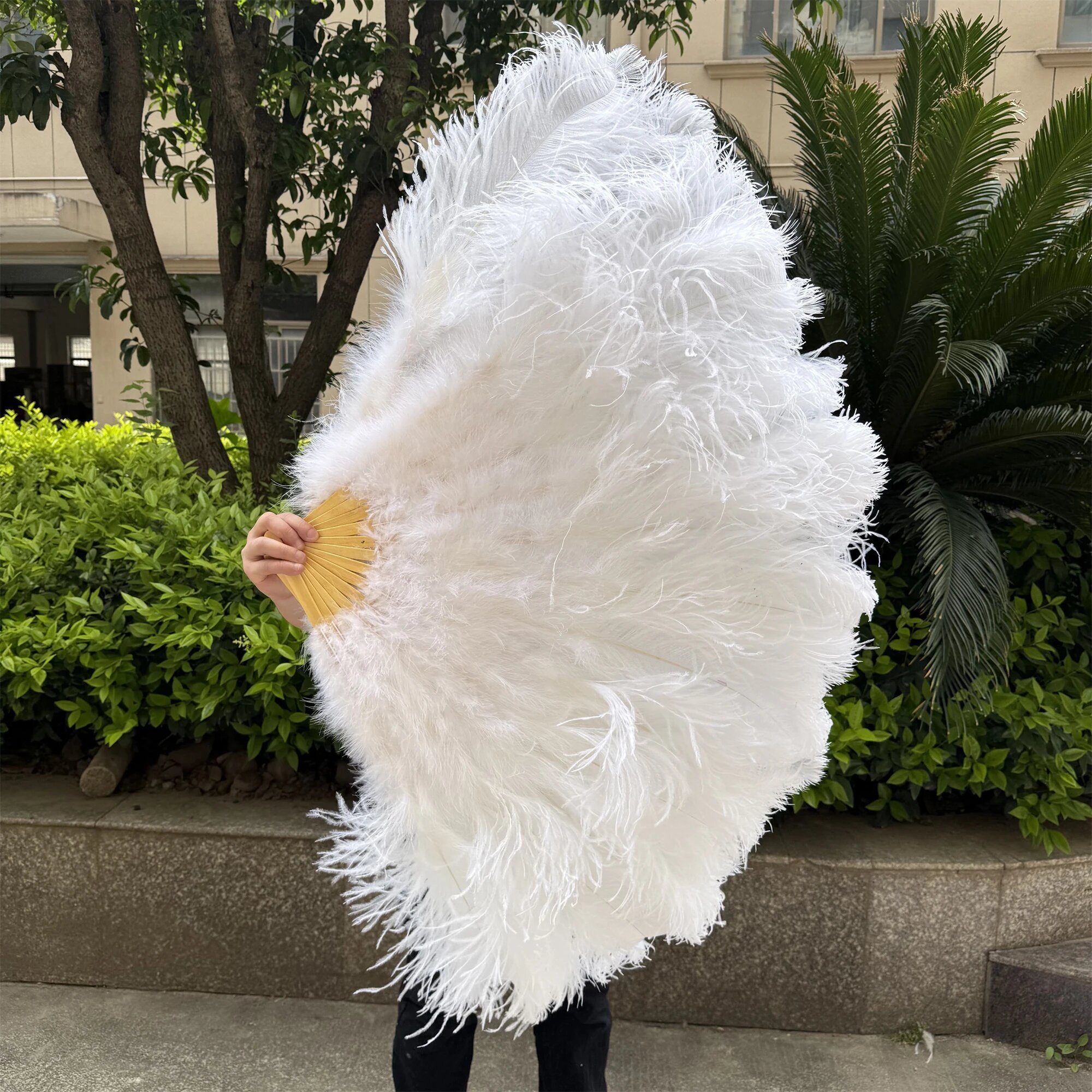 Красный веер из страусиных перьев 70/100 см 70CM left hand 1PCS, White