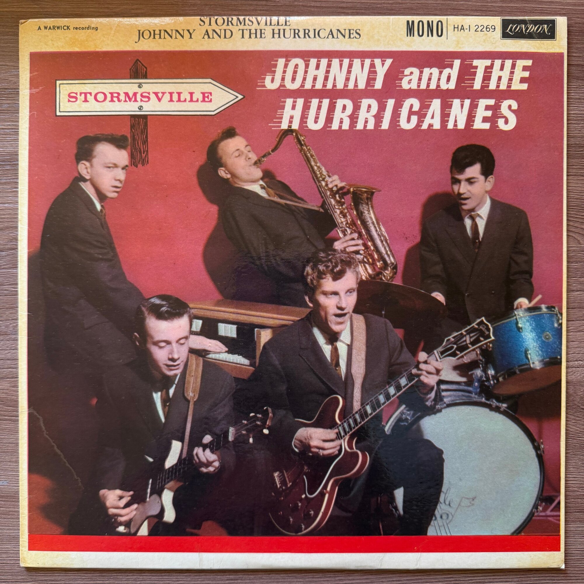 Виниловая пластинка Johnny And The Hurricanes Stormsville (Англия 1960г.)
