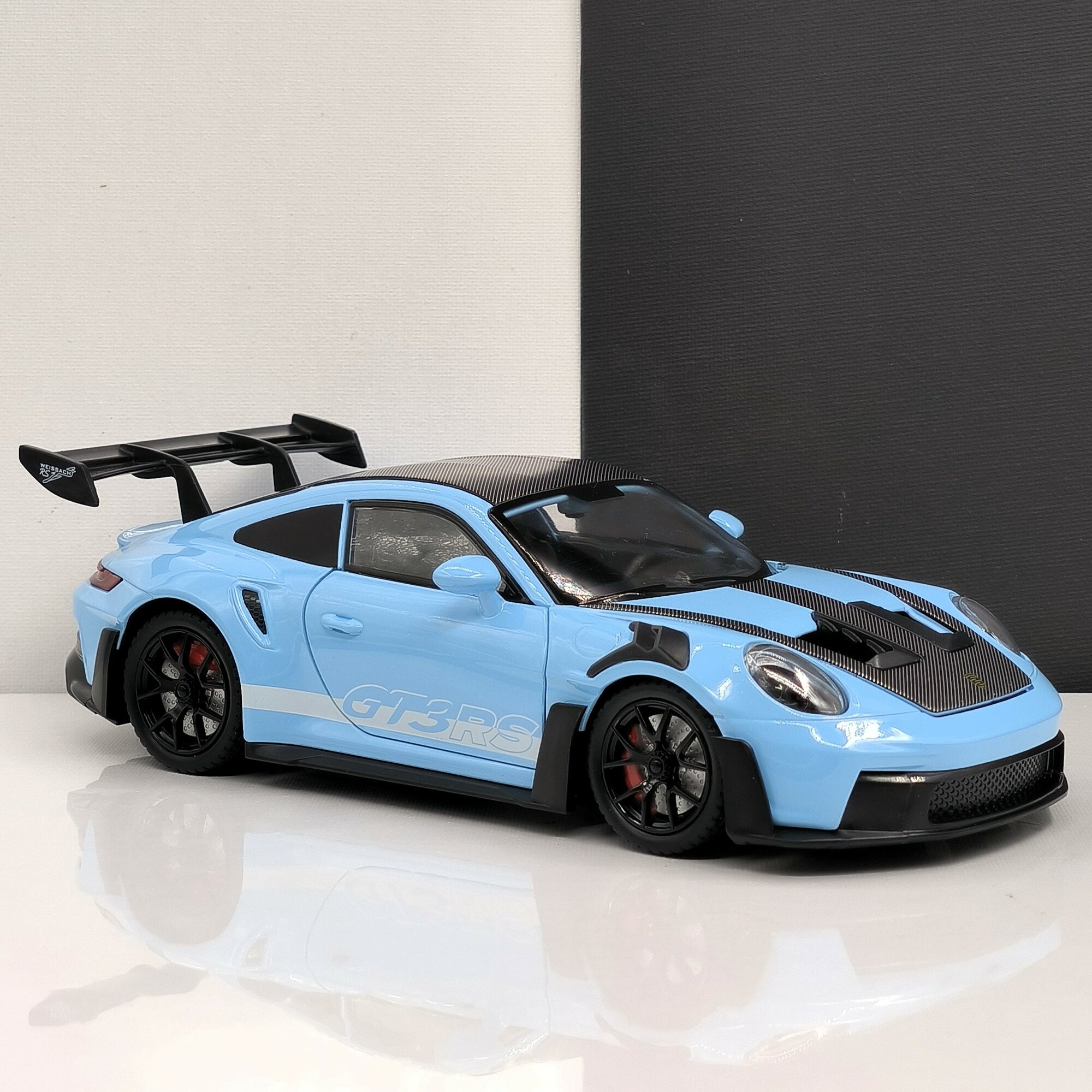 Металлическая модель Porsche 911 GT3 RS с световым и звуковым сопровождением. Масштаб 1:22