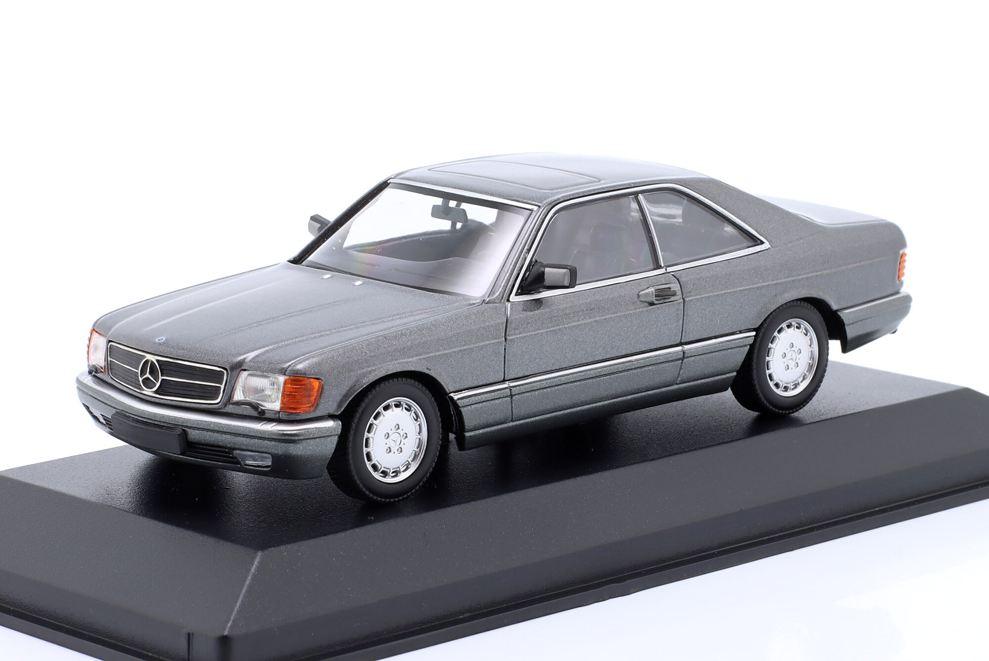 Модель коллекционная MAXICHAMPS Mercedes W126 560 sec C126 1986 grey metallic