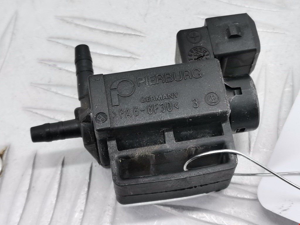Клапан воздушный / 1755260 72240200 037906283A для Volkswagen Passat 5 (с пробегом)