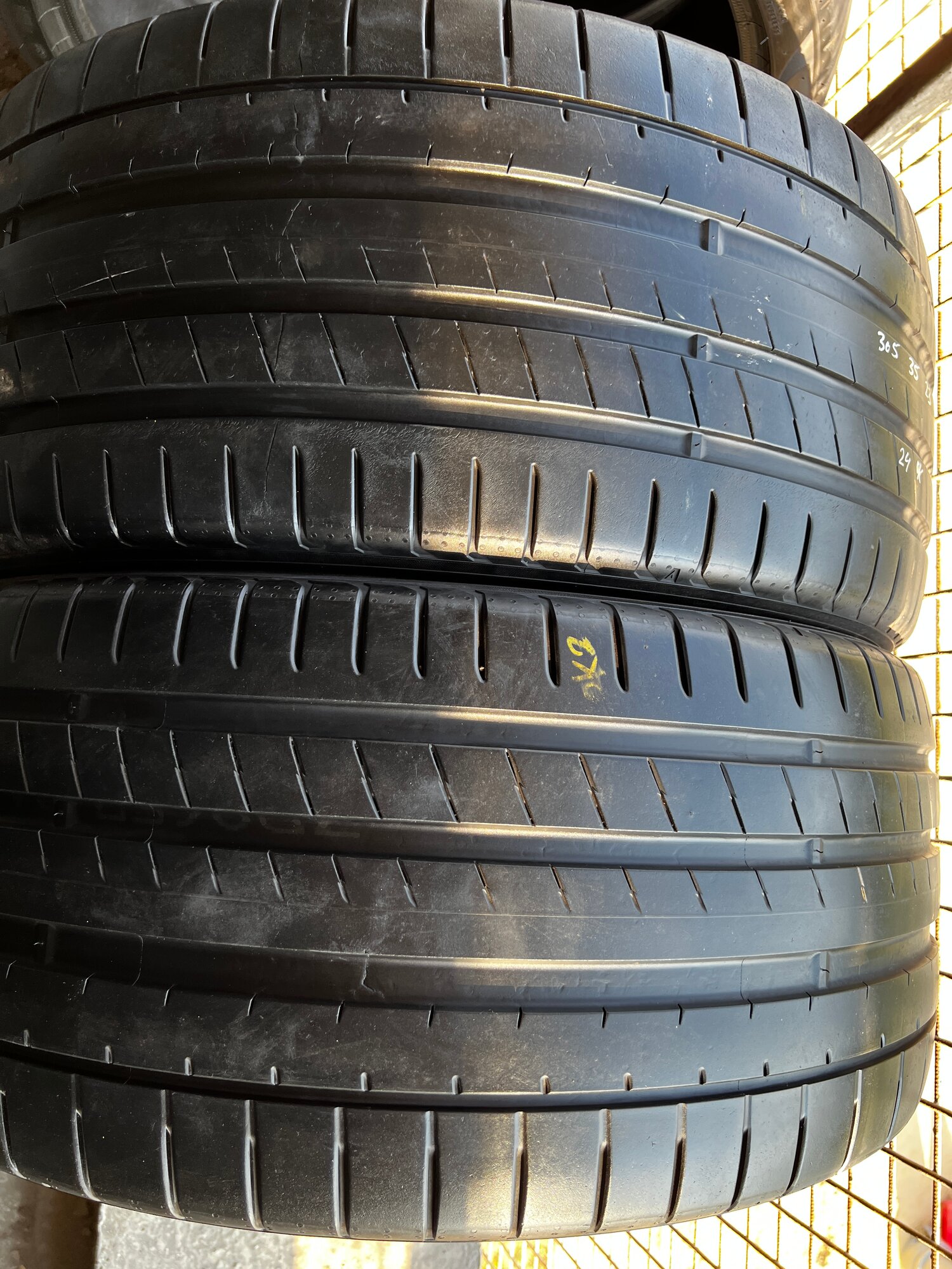 Yokohama Advan Sport V107 305/35 R23 111Y