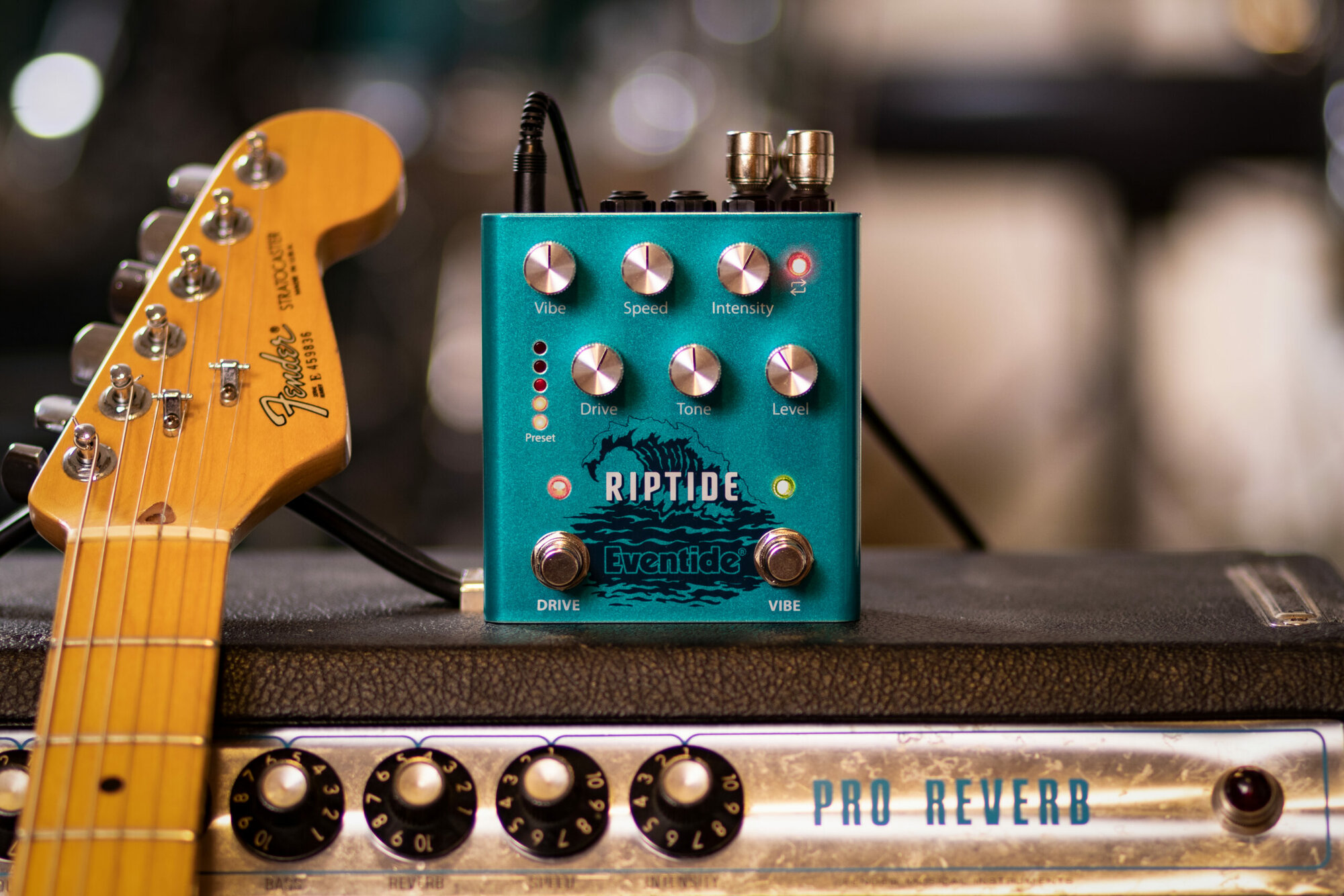 Eventide Riptide Ripping Distortion and Swirling Modulation — фото 1