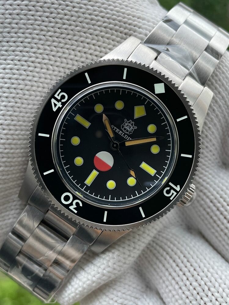  Steeldive
