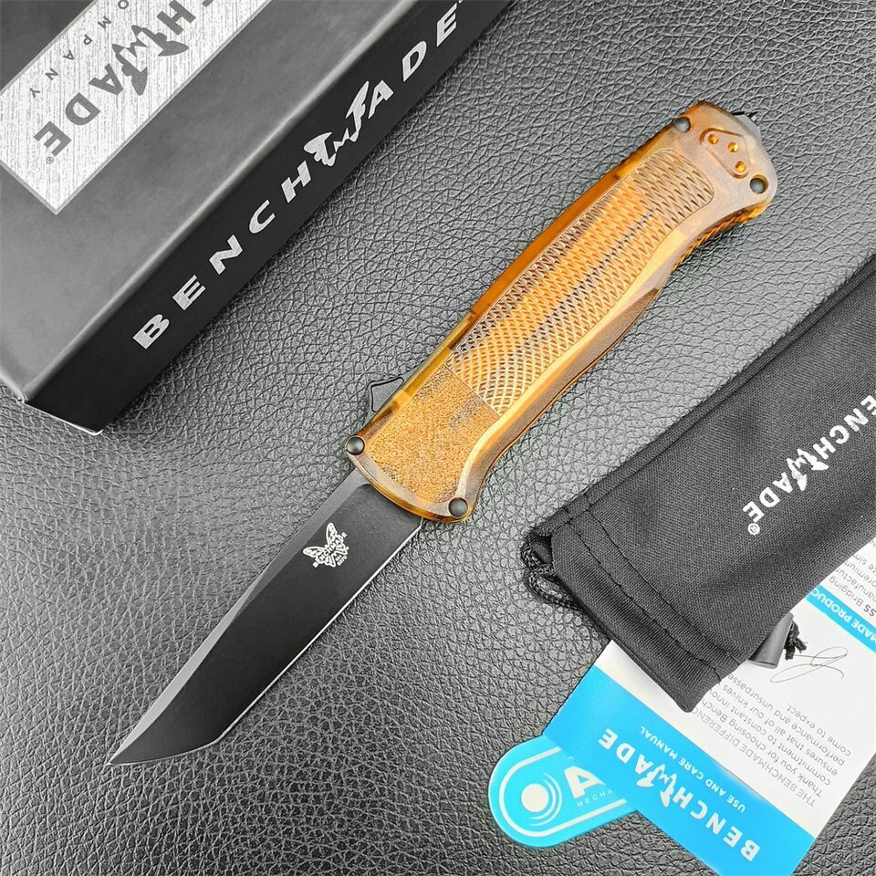 Автоматический нож Benchmade 5370 Shootout с клинком CPM-CruWear Flat Earth Tanto длиной 3,51 дюйма, рукоятками из PEI и пружинным механизмом открывания.