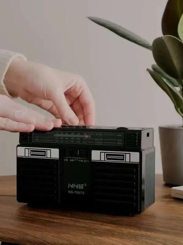 Радиоприемник ретро радио от сети с аккумулятором, солнечная панель, Bluetooth, MicroSD, USB для флешки, 8 Вт