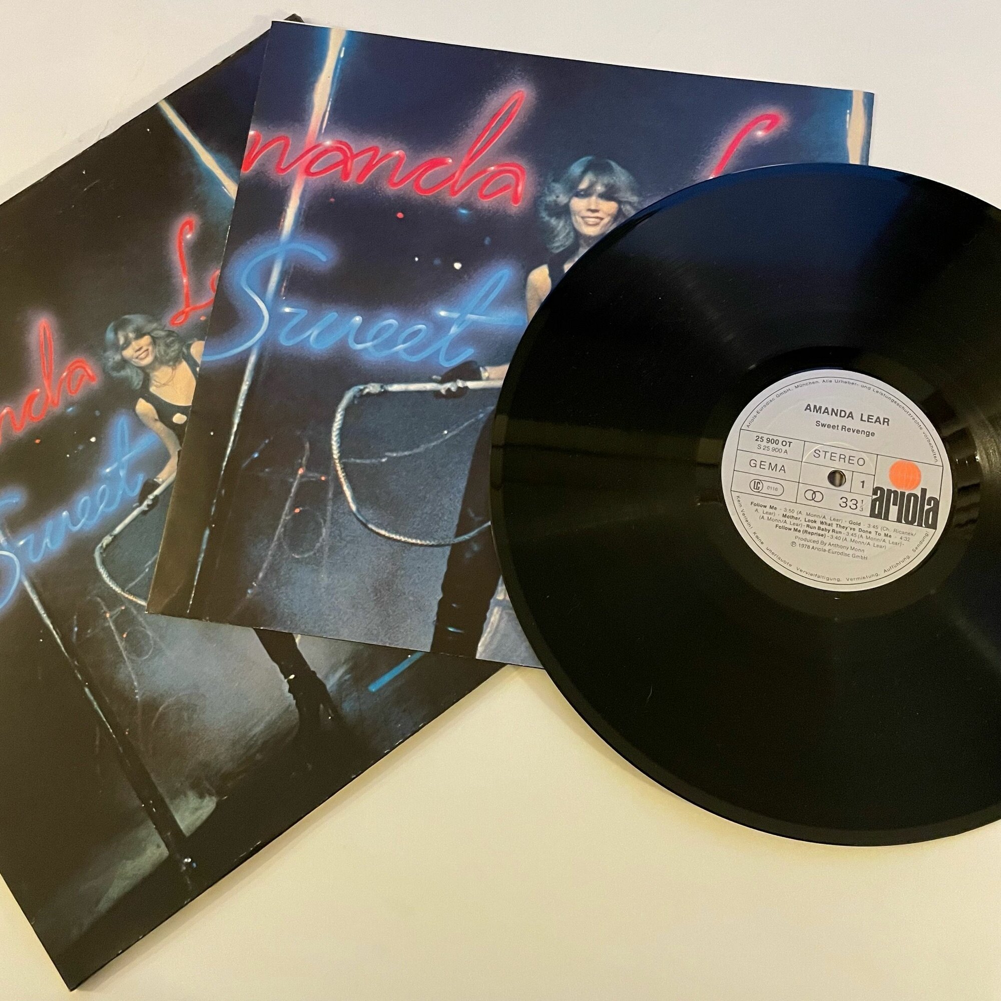 Винтажная виниловая пластинка LP Amanda Lear Sweet Revenge (Германия 1978) (С Постером)