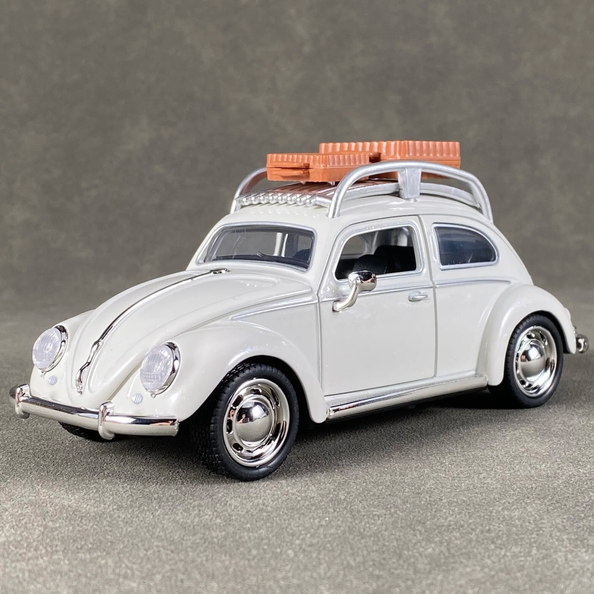 1:32 Volkswagen Beetle, дорожная версия, компактный седан, литая под давлением модель автомобиля из сплава металла, звук и свет, коллекционные предметы для хобби и мальчика