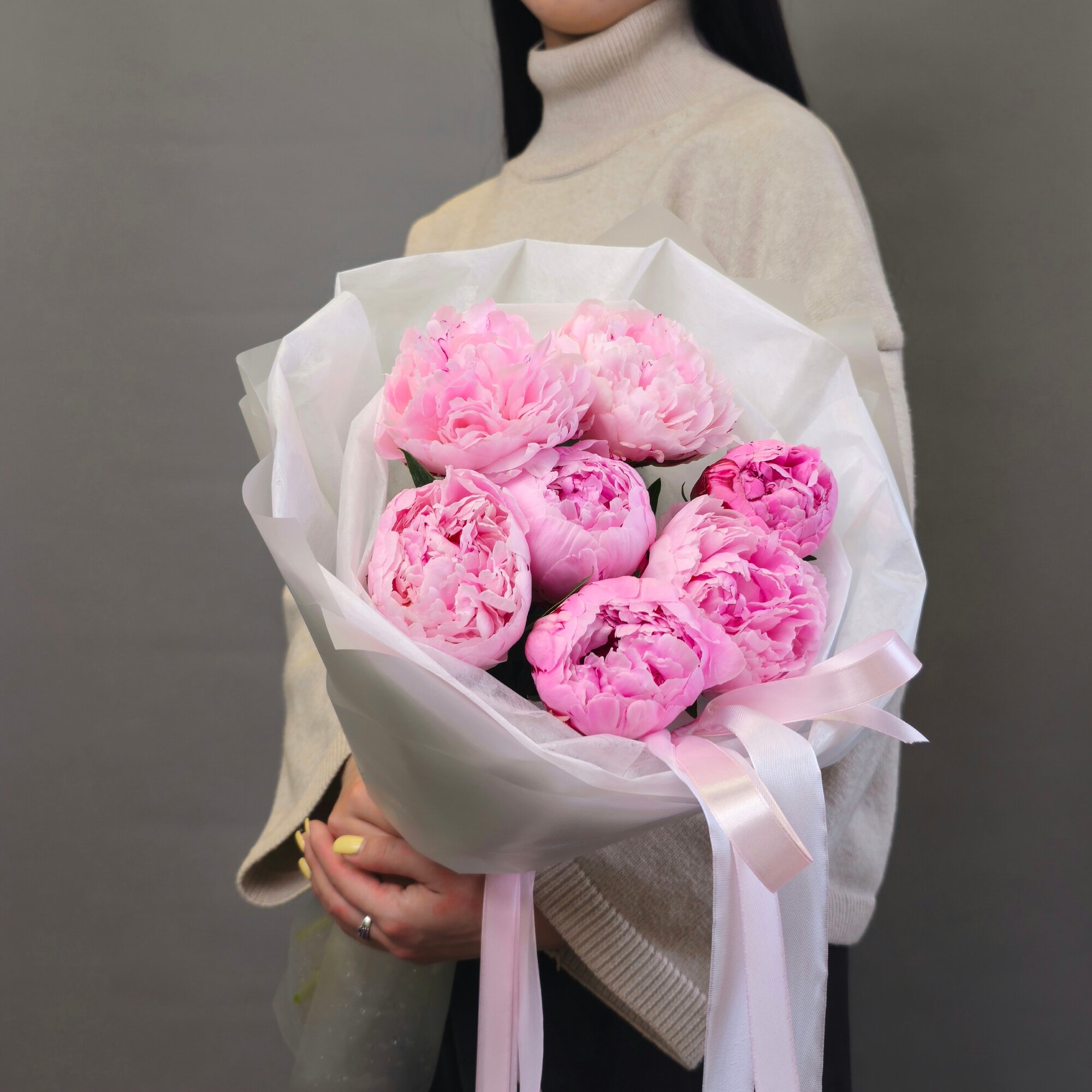 Пионы Сара Бернар букет в дизайнерская упаковке les fleur (В0055)