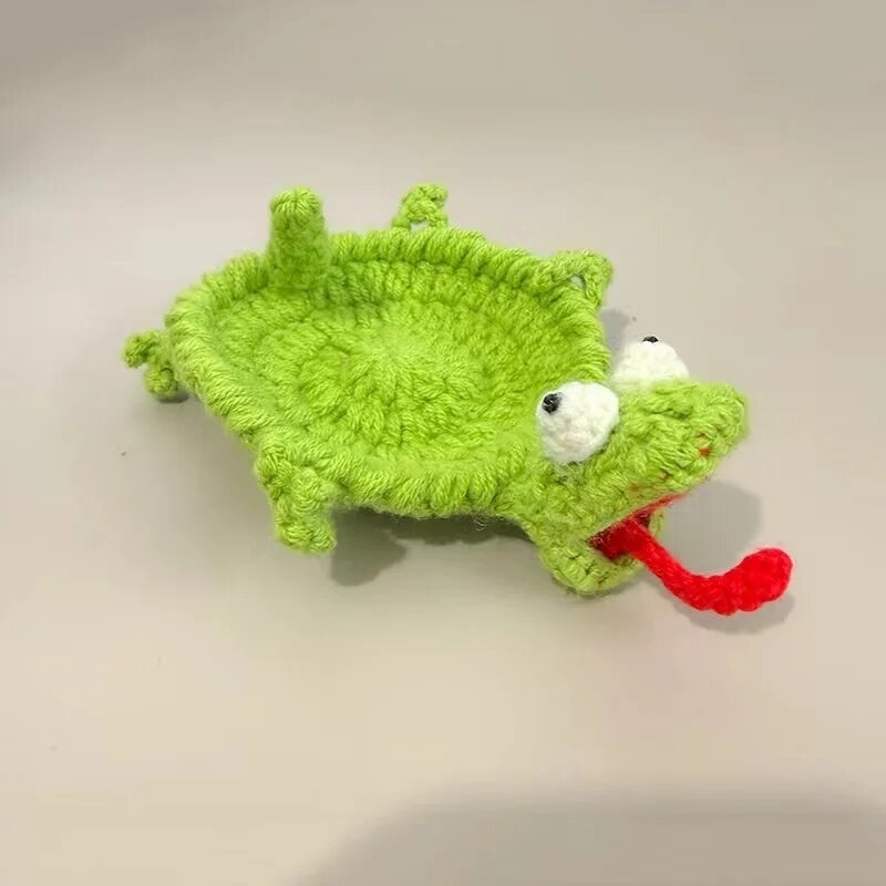 Вязаный ковричок для чашки "Лягушонок" зеленый