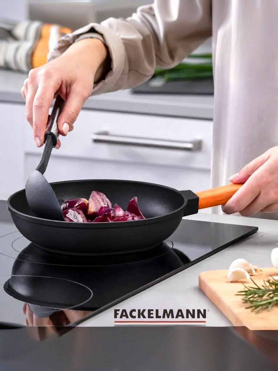 Сковорода чугунная FACKELMANN Optima Black, 20 см, борт 3,5 см, c деревянной ручкой, 100% чугун