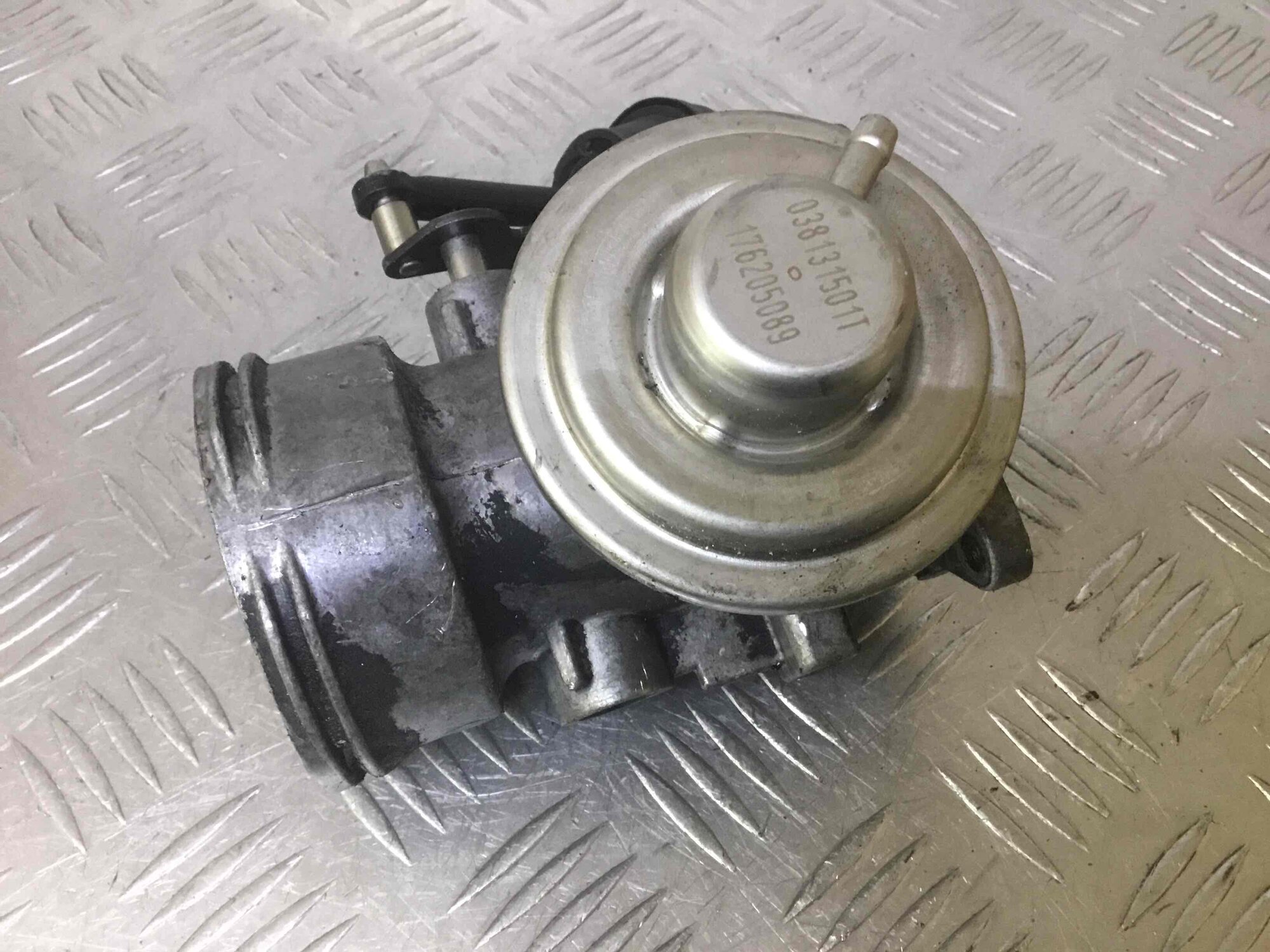 Б/У Клапан EGR Volkswagen Golf 4 поколение (1997-2004) 2002 г.
