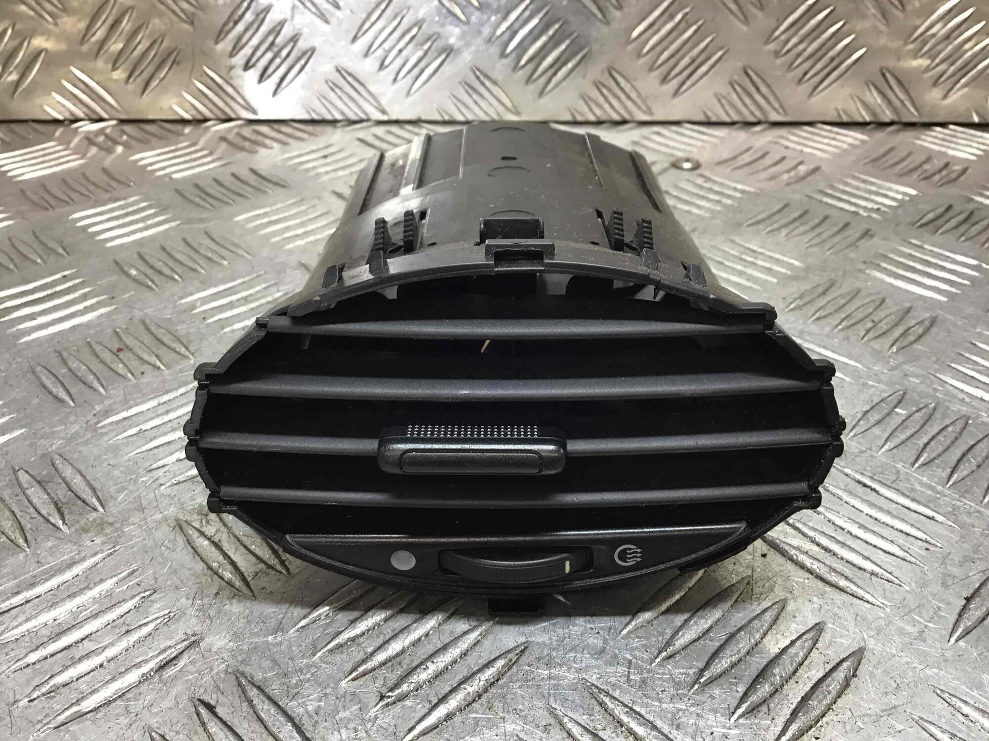 Б/У Дефлектор обдува салона Ford Focus 2 поколение [рестайлинг] (2008-2011) 2010 г.