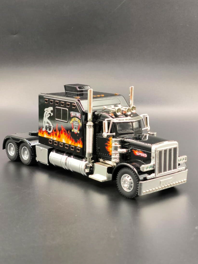 Машина металлическая с инерционным механизмом Седельный тягач Peterbilt, световое и звуковое сопровождение, 1:41